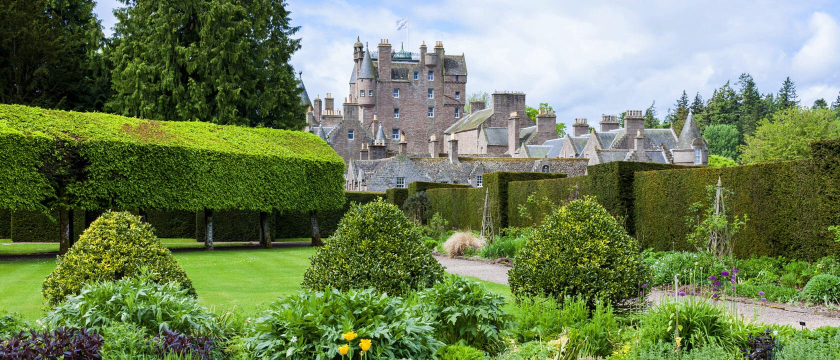 The Scottish Highlands: Great Country Houses, Castles & Gardens 2024 ...